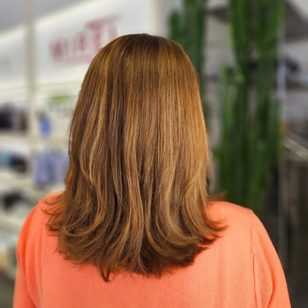 CAPELLI COLOR CARAMELLO | Il trend colore del 2024
