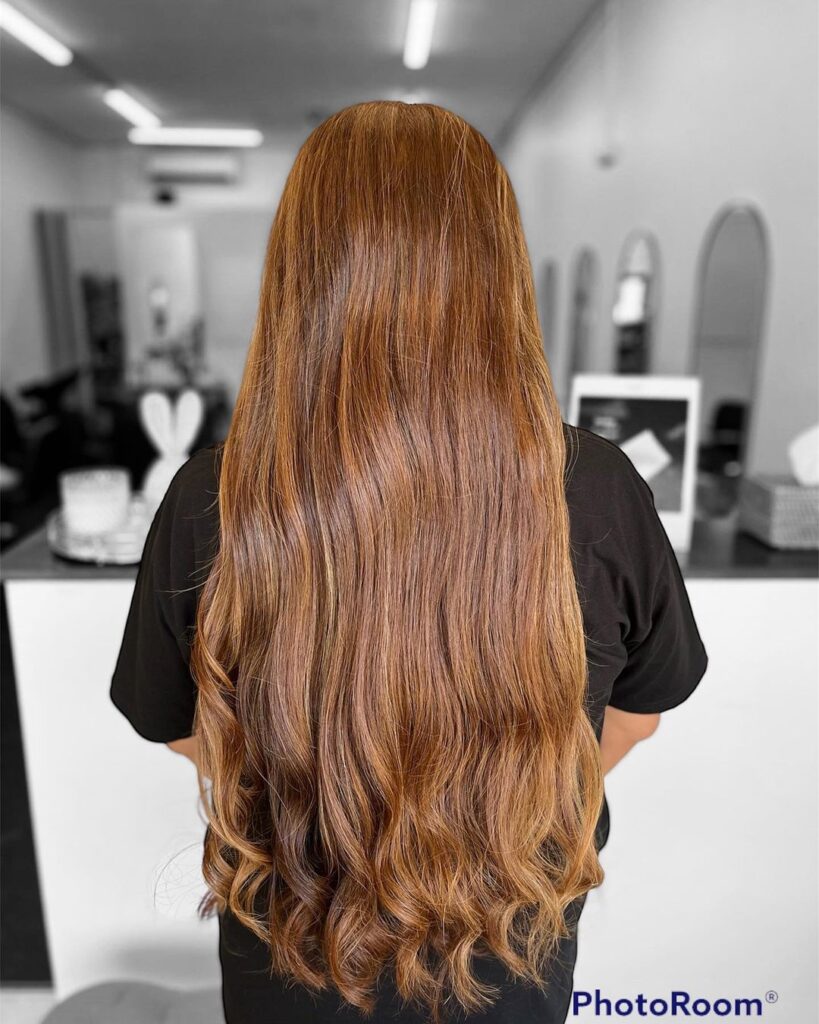 CAPELLI COLOR CARAMELLO | Il trend colore del 2024