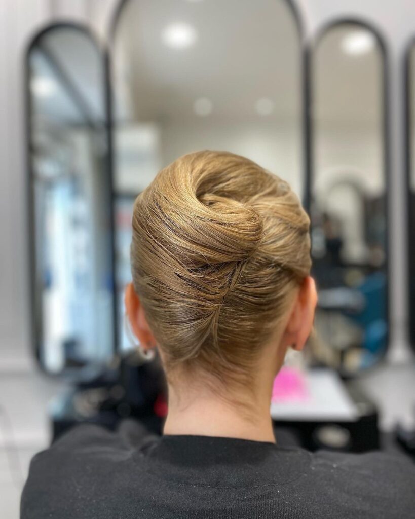 Capelli raccolti eleganti, tutorial semplici e trend | Trucchi.tv