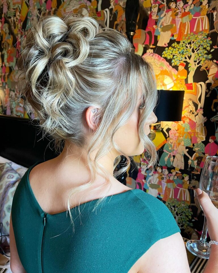 Chignon alto, come si fa e come portarlo | Trucchi.tv