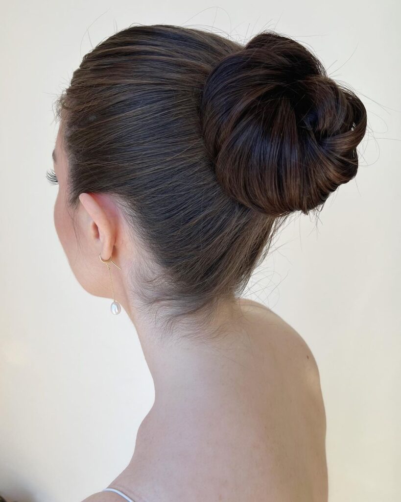 Chignon alto, come si fa e come portarlo | Trucchi.tv