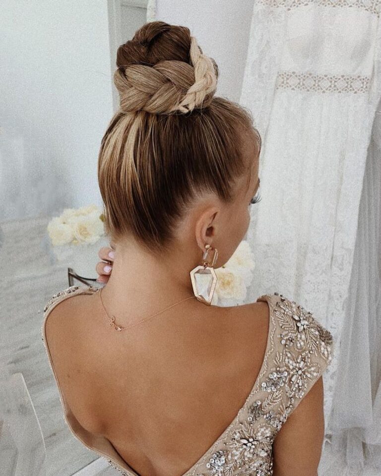 Chignon alto, come si fa e come portarlo | Trucchi.tv