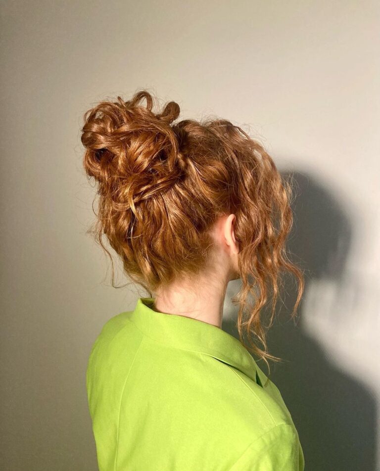 Chignon alto, come si fa e come portarlo | Trucchi.tv