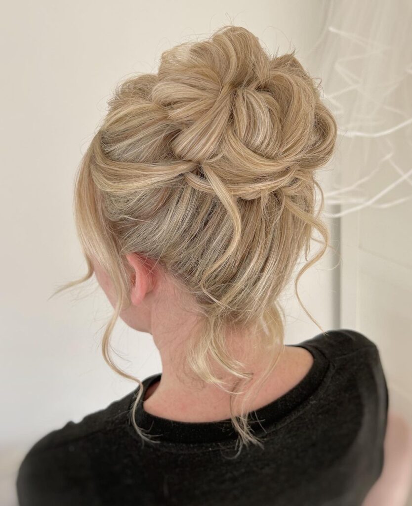 Chignon alto, come si fa e come portarlo | Trucchi.tv