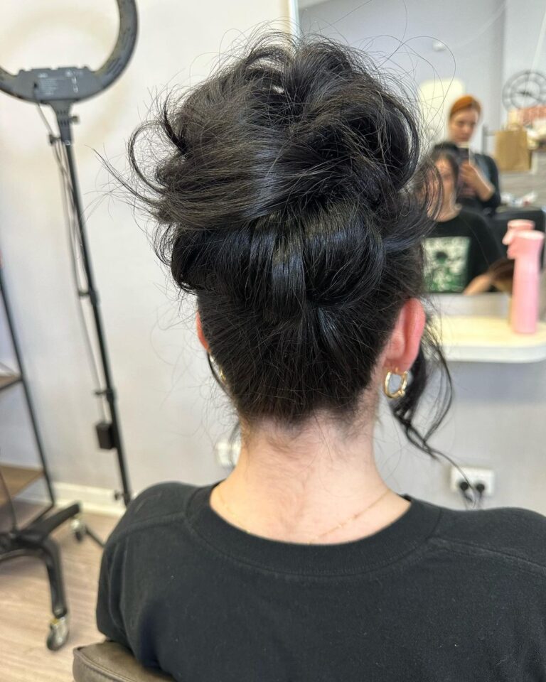 Chignon alto, come si fa e come portarlo | Trucchi.tv