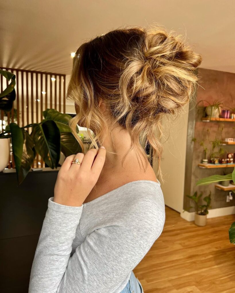 Chignon alto, come si fa e come portarlo | Trucchi.tv