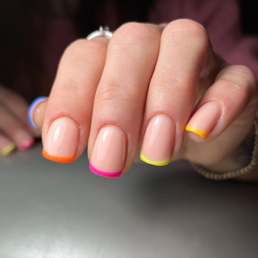 Unghie fluo, idee e colori per l'estate 2023 | Trucchi.tv