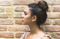 Chignon alto, come si fa e come portarlo | Trucchi.tv