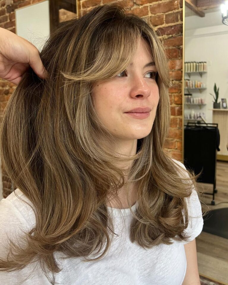 Capelli lunghi scalati davanti, foto e idee per ispirarsi