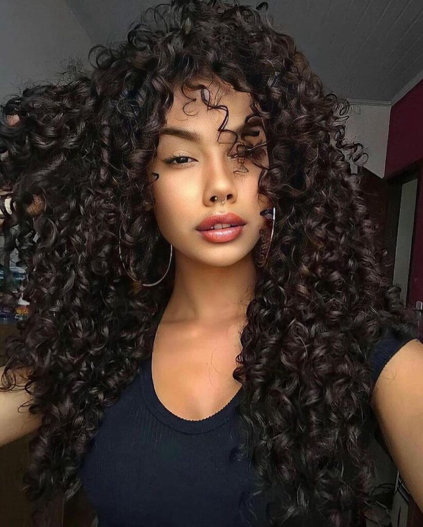 CAPELLI RICCI LUNGHI | Tagli, colori e consigli utili