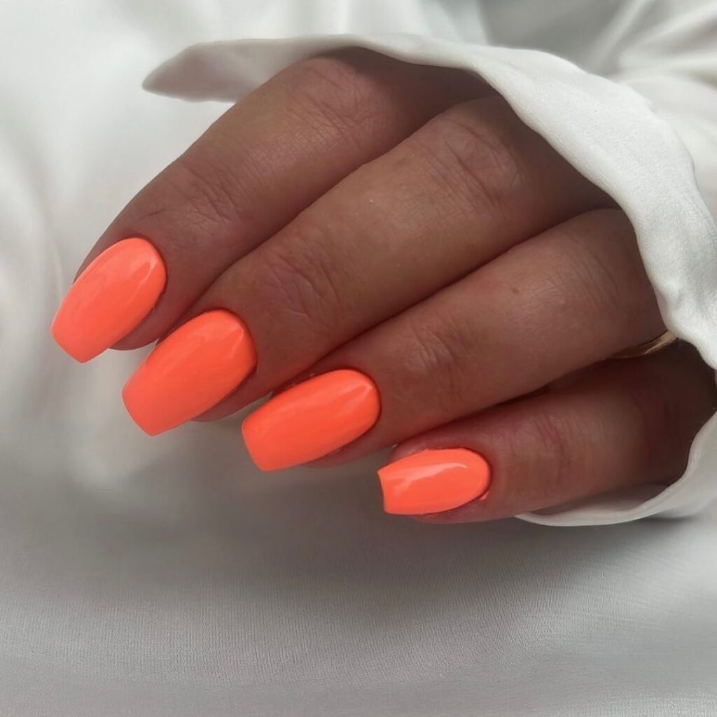 UNGHIE CORALLO | Tante idee trendy per una nail art estiva