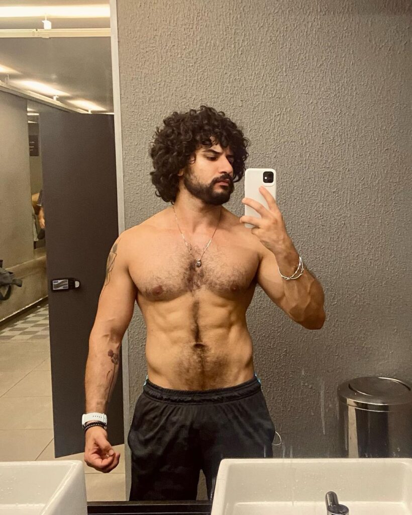 CAPELLI RICCI UOMO | I tagli migliori per valorizzarli