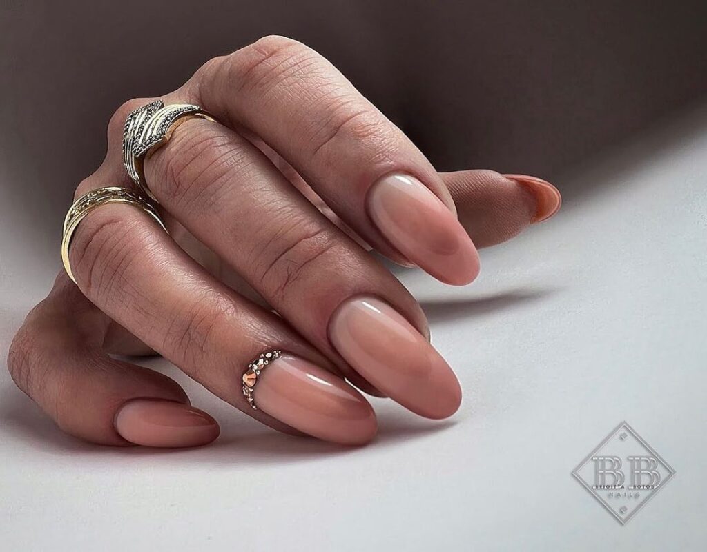 UNGHIE MARRONI, idee dal color cappuccino al cioccolato