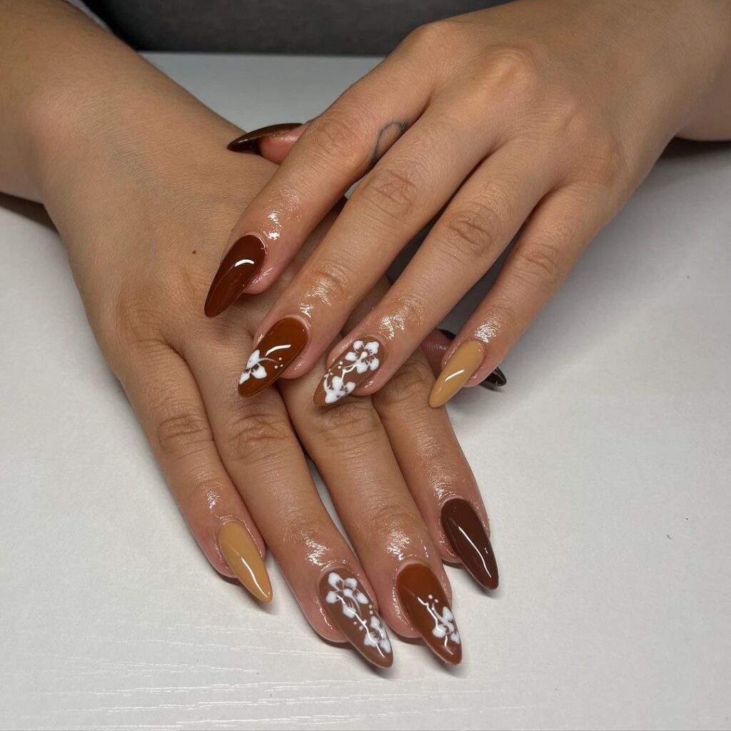 UNGHIE MARRONI, idee dal color cappuccino al cioccolato