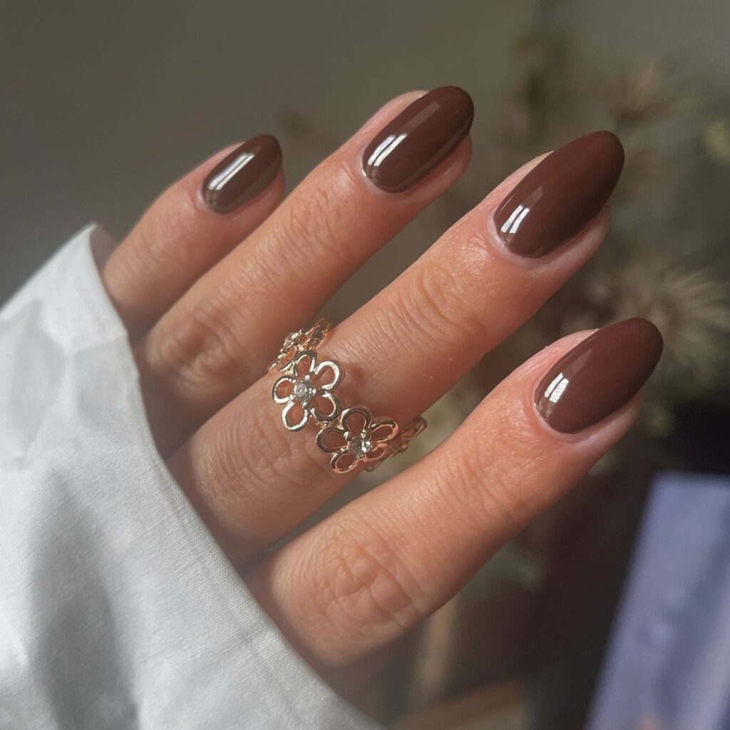 UNGHIE MARRONI, idee dal color cappuccino al cioccolato