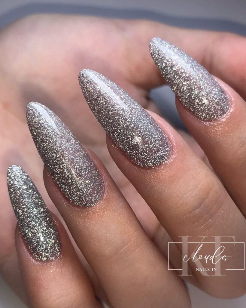 UNGHIE ARGENTO | Ecco le idee nail art più di tendenza