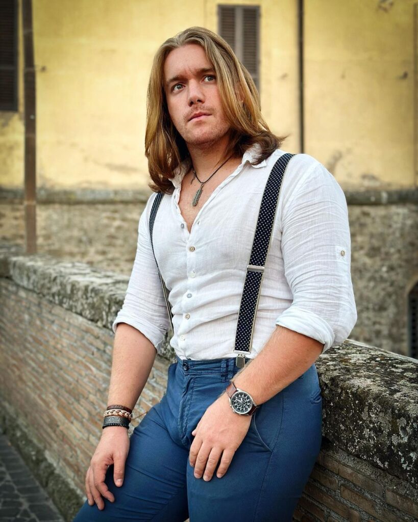 CAPELLI LUNGHI UOMO, a chi stanno bene, come portarli e idee