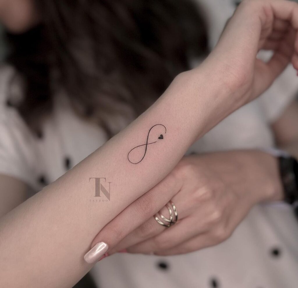 TATUAGGIO INFINITO | Idee e consigli per un tattoo unico