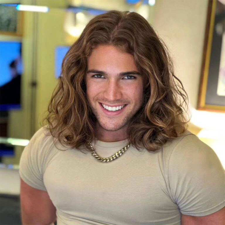 CAPELLI LUNGHI UOMO, a chi stanno bene, come portarli e idee