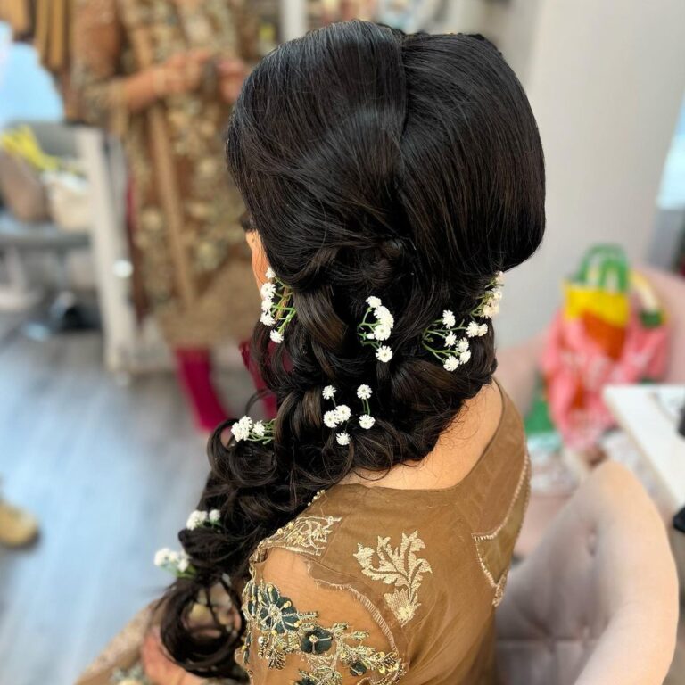 TRECCIA LATERALE, trend capelli per un look chic e versatile