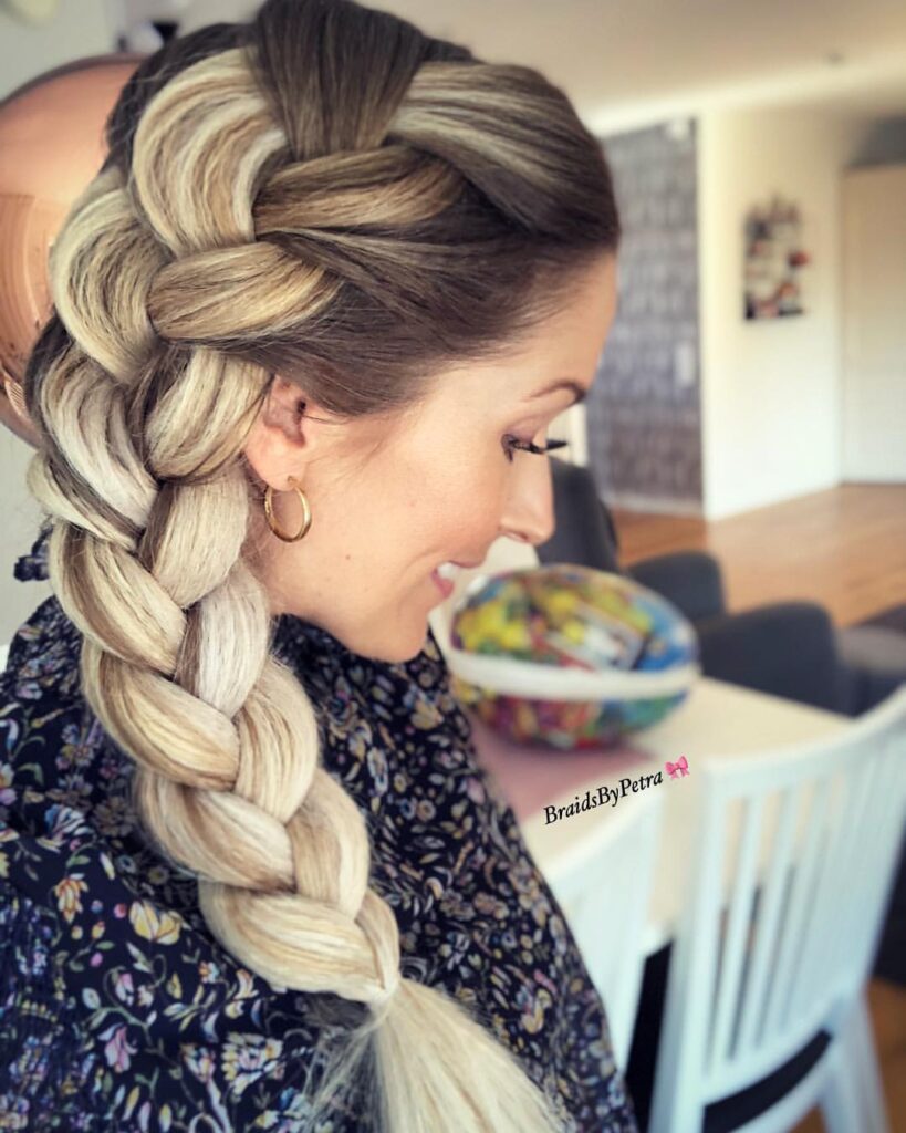 TRECCIA LATERALE, trend capelli per un look chic e versatile