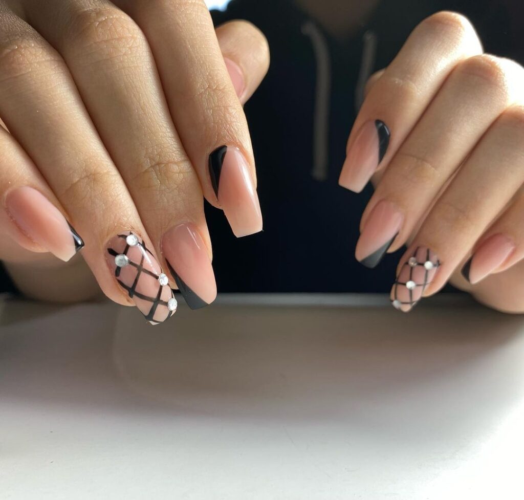 UNGHIE NERE E ROSA | Le idee nail art eleganti e trendy