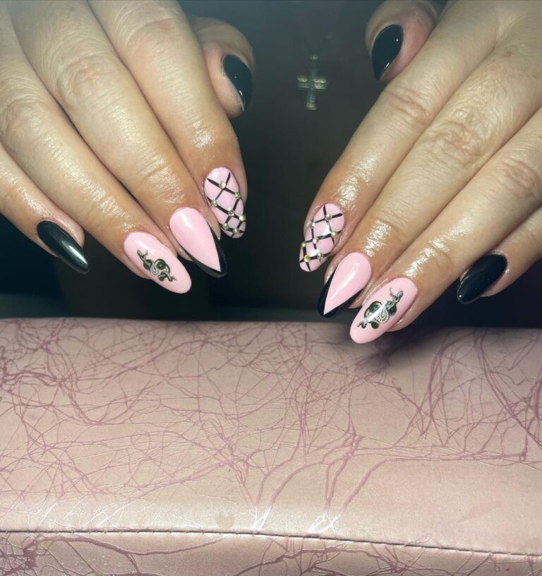 UNGHIE NERE E ROSA | Le idee nail art eleganti e trendy