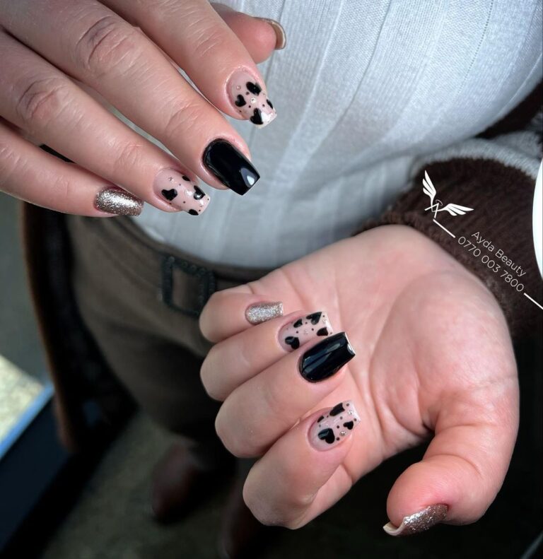 UNGHIE NERE E ROSA | Le idee nail art eleganti e trendy