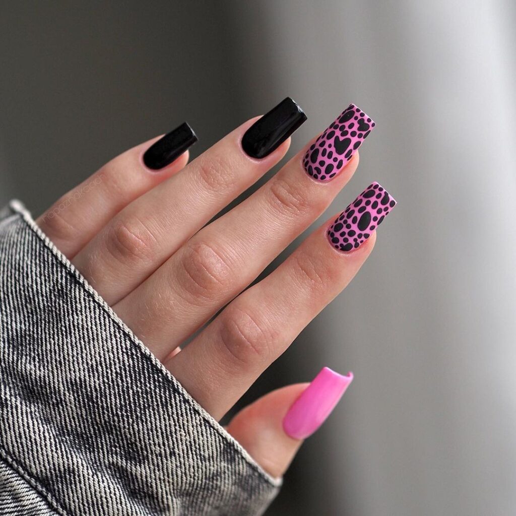 UNGHIE NERE E ROSA | Le idee nail art eleganti e trendy