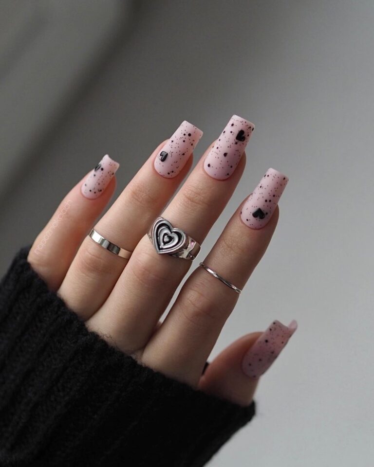 UNGHIE NERE E ROSA | Le idee nail art eleganti e trendy