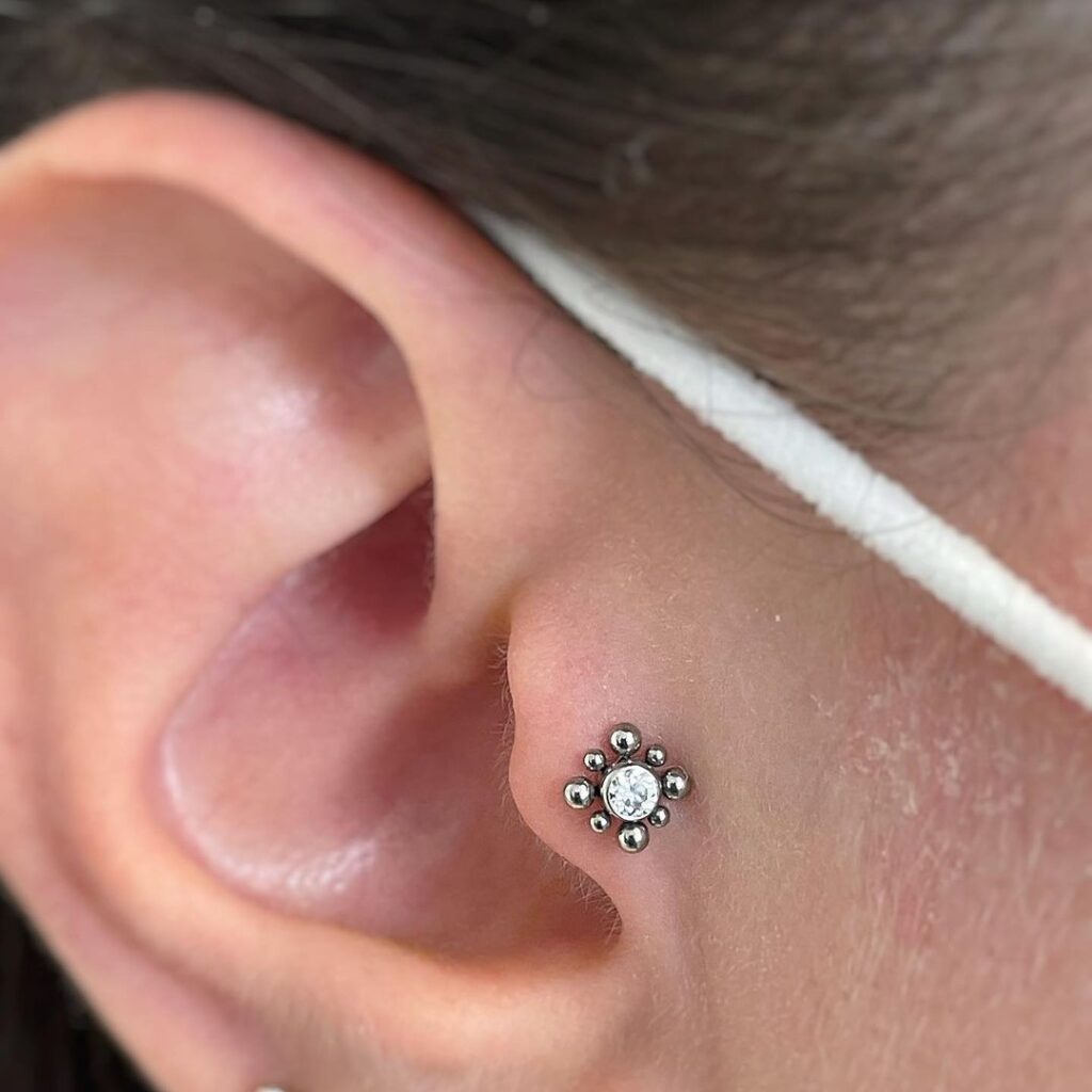 TRAGO PIERCING | Di cosa si tratta e a chi sta bene?