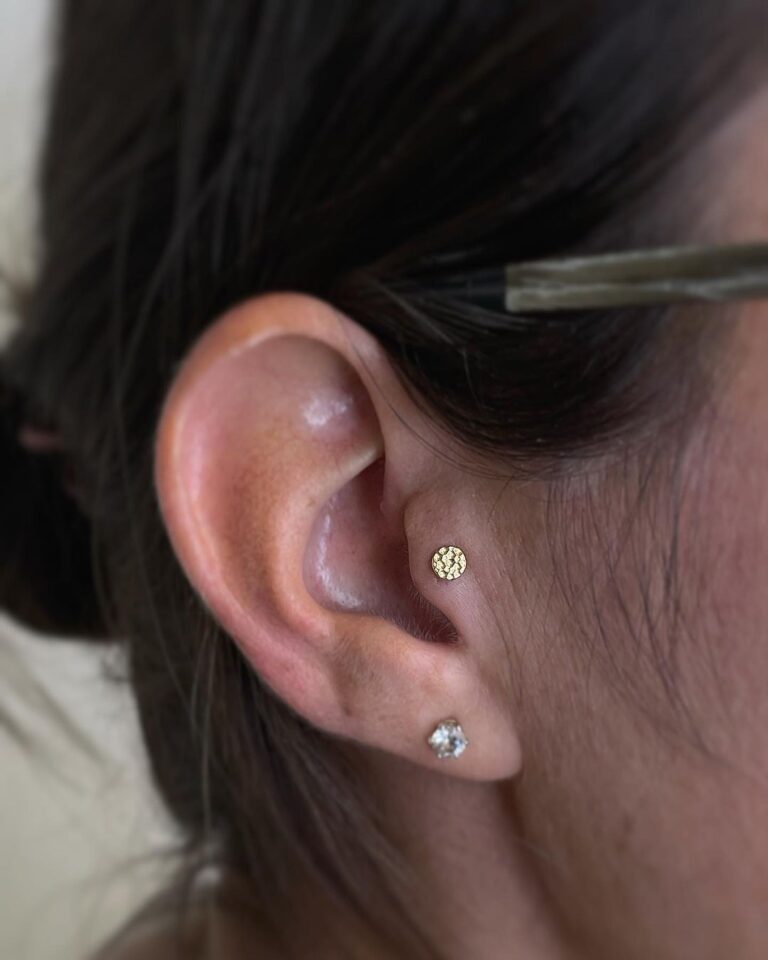 TRAGO PIERCING | Di cosa si tratta e a chi sta bene?