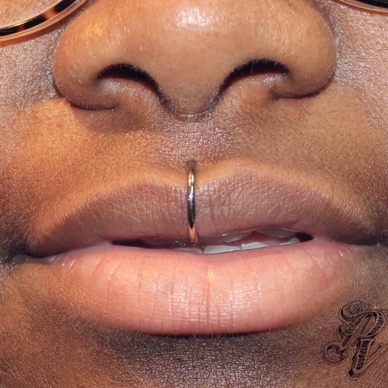 PIERCING MEDUSA | Cos’è, come si fa e idee di stile