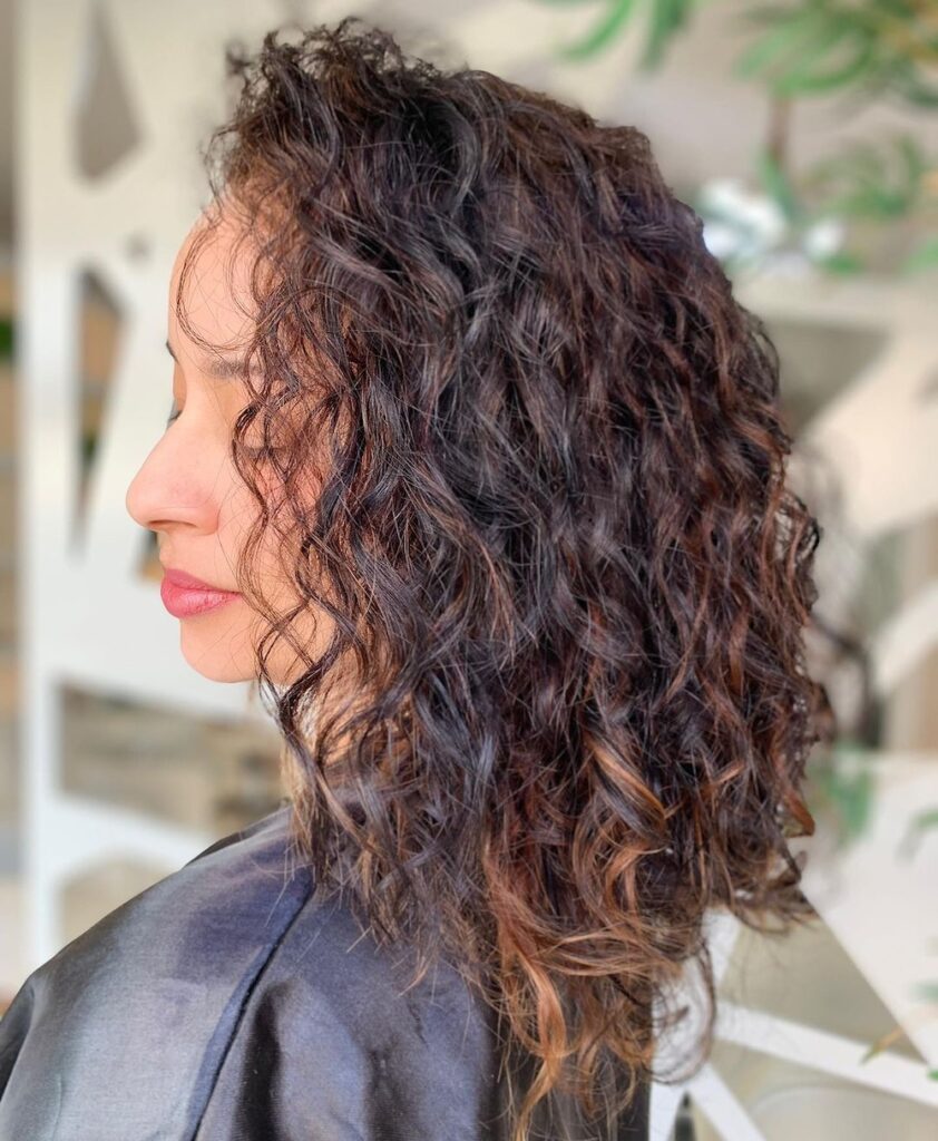 CAPELLI ALLE SPALLE | A chi stanno bene e tagli da provare