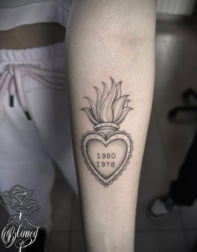 CUORE SACRO TATTOO | Significato, stili e tante immagini