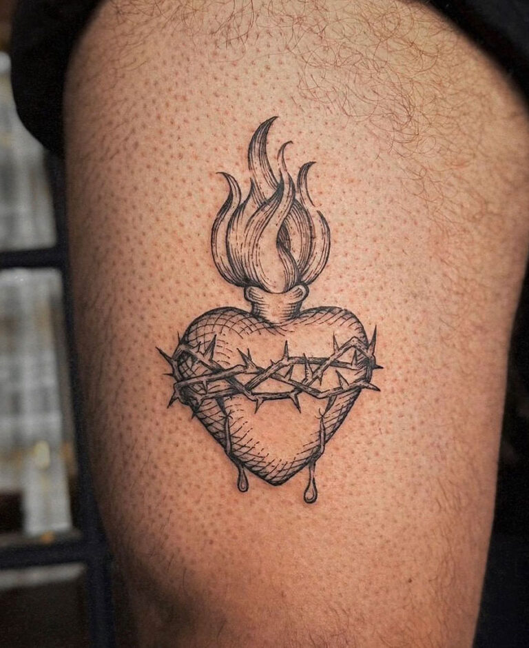 CUORE SACRO TATTOO | Significato, stili e tante immagini
