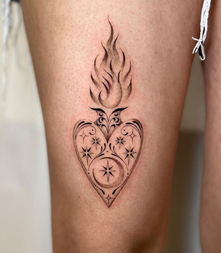CUORE SACRO TATTOO | Significato, stili e tante immagini
