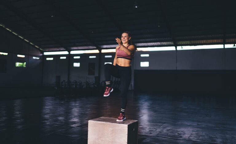 Step up, esercizi e benefici di questo allenamento gambe