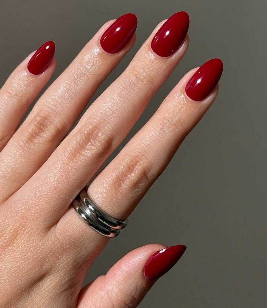 UNGHIE ROSSE ELEGANTI | Le tonalità più raffinate da provare