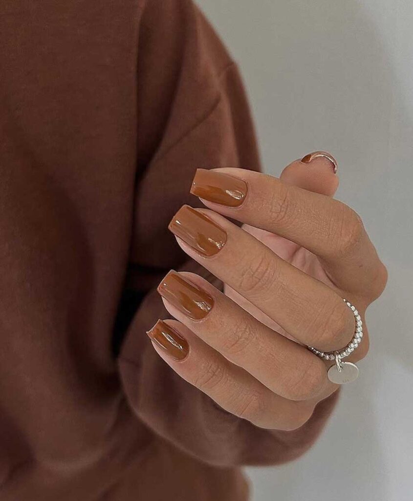 Colore Pantone 2025 Mocha Mousse | Makeup, unghie e capelli